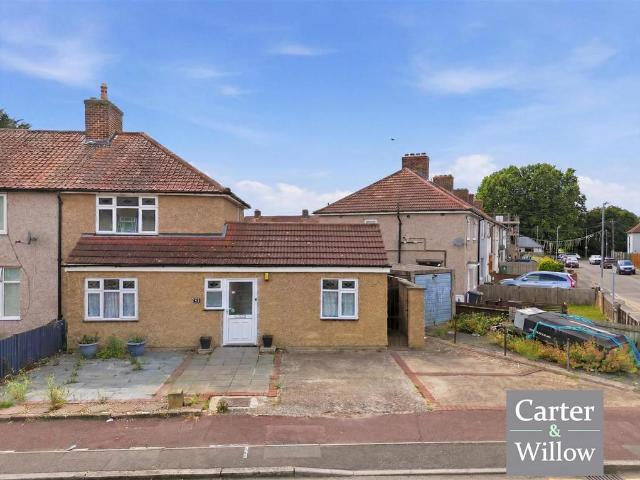 3 bedroom end of terrace house to rent