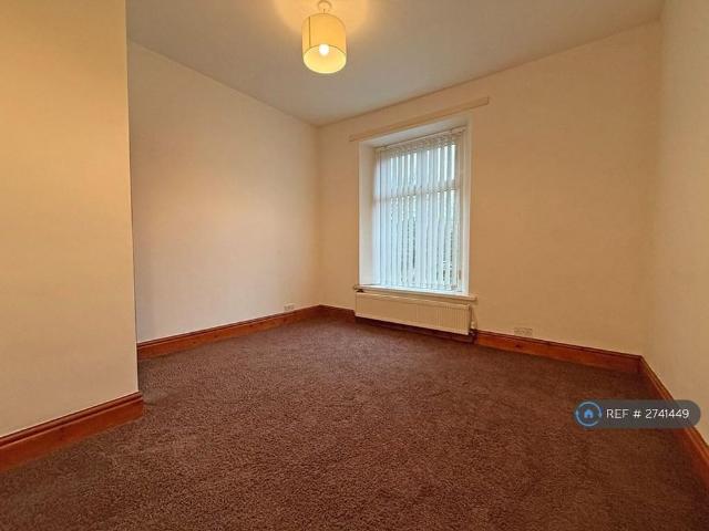3 bedroom end of terrace house to rent