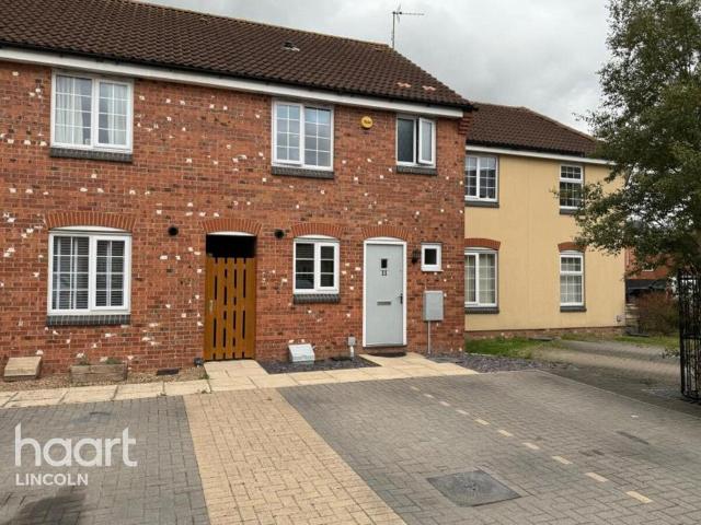 3 bedroom end of terrace house to rent