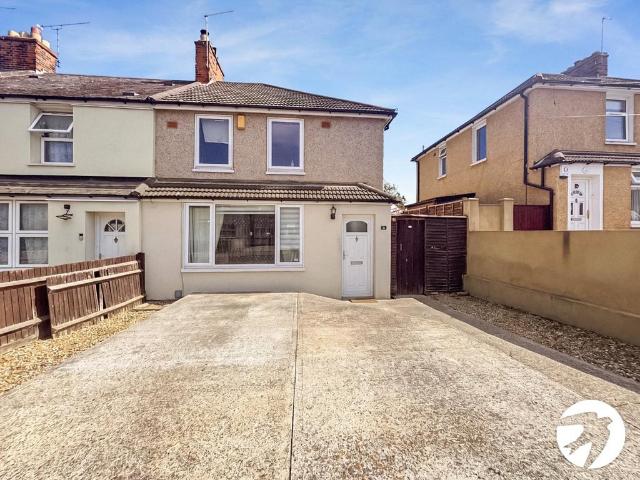 3 bedroom end of terrace house to rent