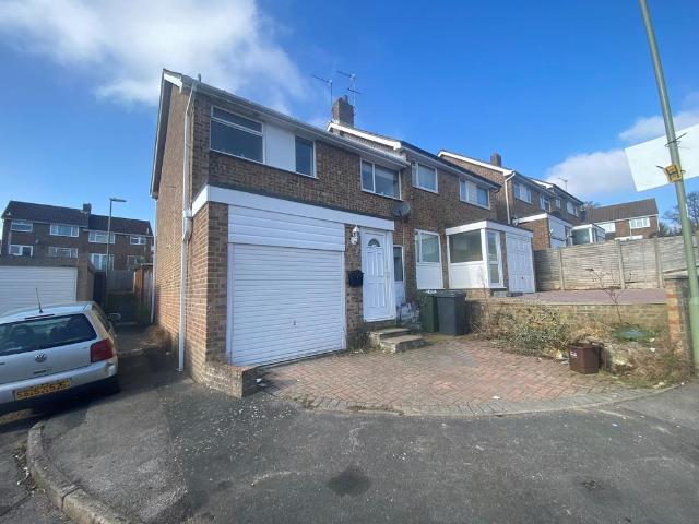3 bedroom end of terrace house to rent