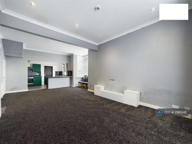 3 bedroom end of terrace house to rent