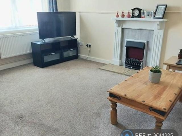 3 bedroom end of terrace house to rent