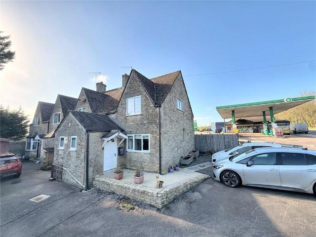 3 bedroom end of terrace house to rent