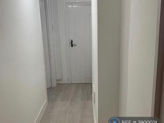 3 bedroom end of terrace house to rent