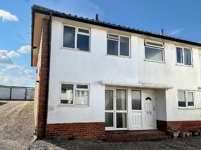 3 bedroom end of terrace house to rent