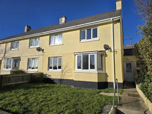 3 bedroom end of terrace house to rent