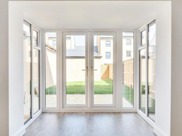 3 bedroom end of terrace house to rent