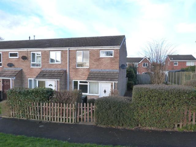 3 bedroom end of terrace house to rent