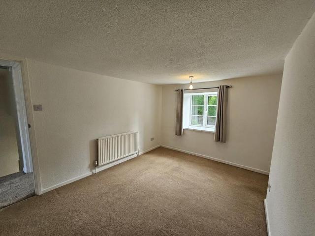 3 bedroom end of terrace house to rent