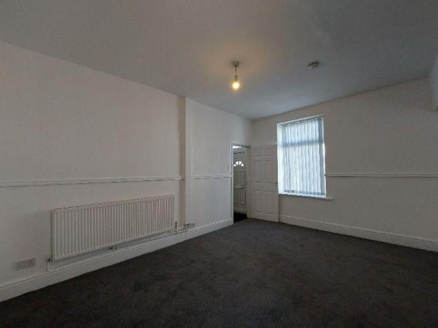 3 bedroom end of terrace house to rent