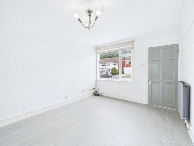3 bedroom end of terrace house to rent
