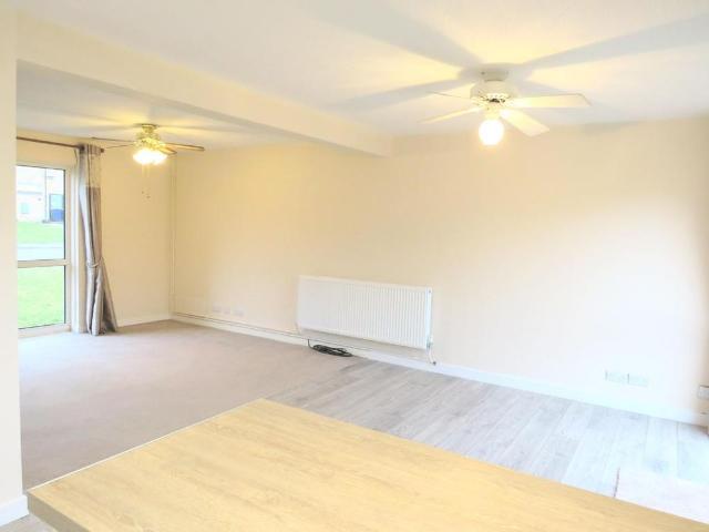 3 bedroom end of terrace house to rent