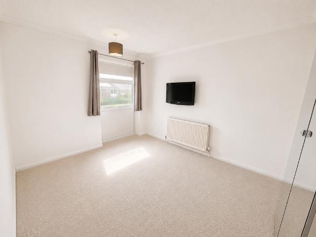 3 bedroom end of terrace house to rent