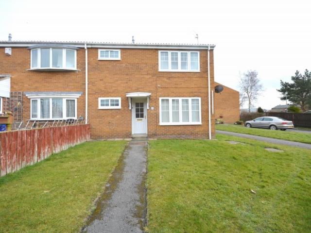 3 bedroom end of terrace house to rent