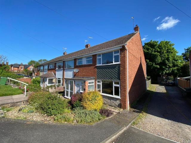 3 bedroom end of terrace house to rent