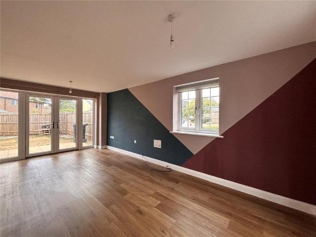 3 bedroom end of terrace house to rent