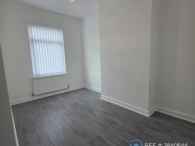 3 bedroom end of terrace house to rent