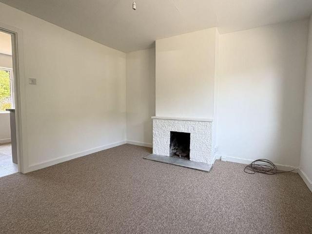 3 bedroom end of terrace house to rent