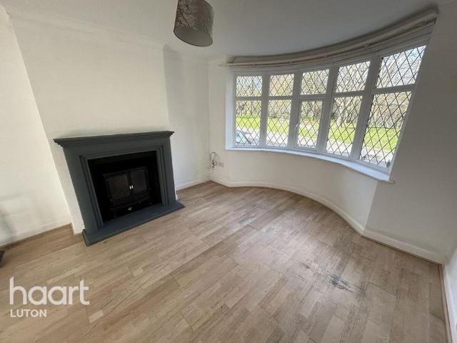 3 bedroom end of terrace house to rent