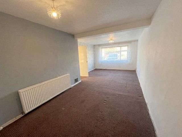 3 bedroom end of terrace house to rent