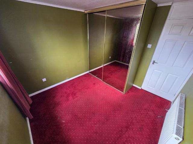 3 bedroom end of terrace house to rent