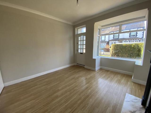 3 bedroom end of terrace house to rent