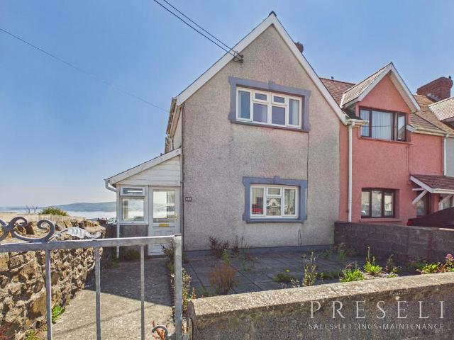 3 bedroom end of terrace house to rent