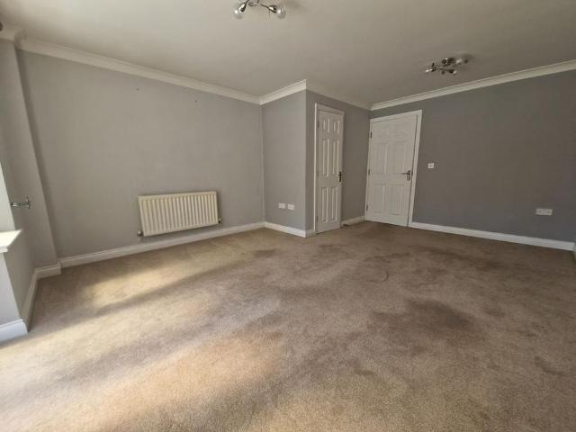 3 bedroom end of terrace house to rent