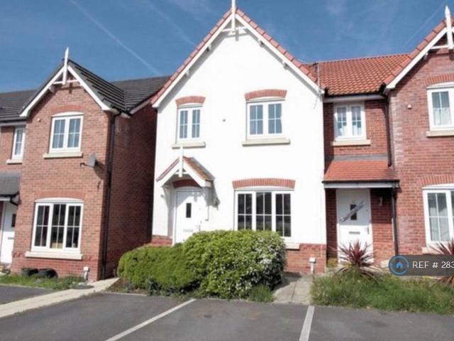 3 bedroom end of terrace house to rent