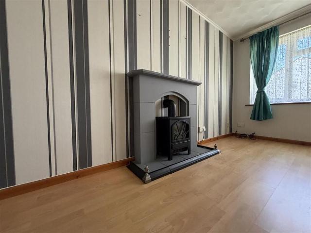 3 bedroom end of terrace house to rent