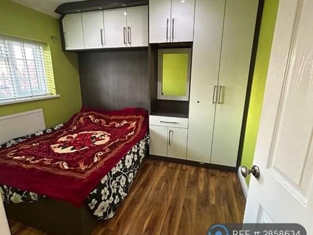 3 bedroom end of terrace house to rent