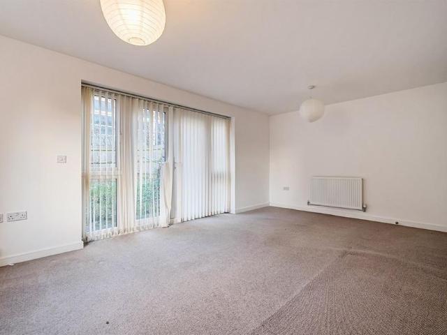 3 bedroom end of terrace house to rent