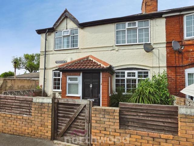 3 bedroom end of terrace house to rent