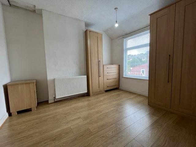 3 bedroom end of terrace house to rent