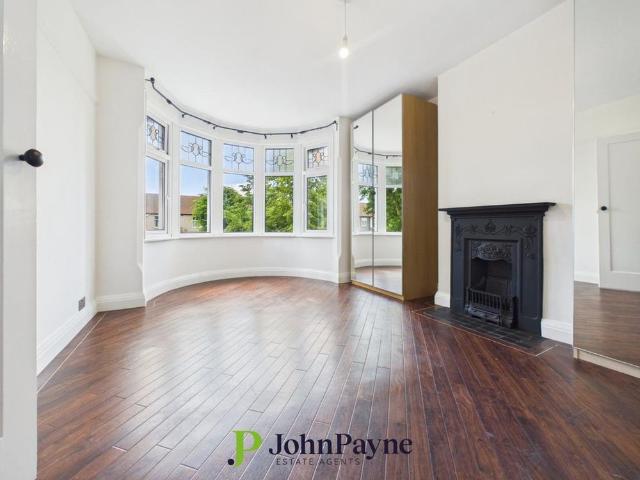 3 bedroom end of terrace house to rent