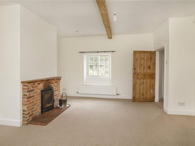 3 bedroom end of terrace house to rent