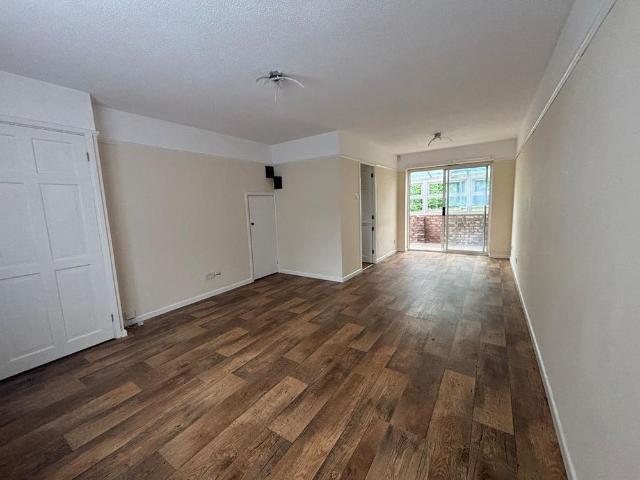 3 bedroom end of terrace house to rent