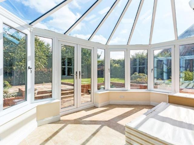 3 bedroom end of terrace house to rent