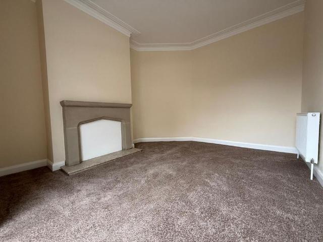 3 bedroom end of terrace house to rent