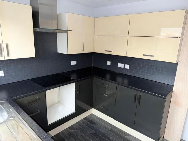 3 bedroom end of terrace house to rent