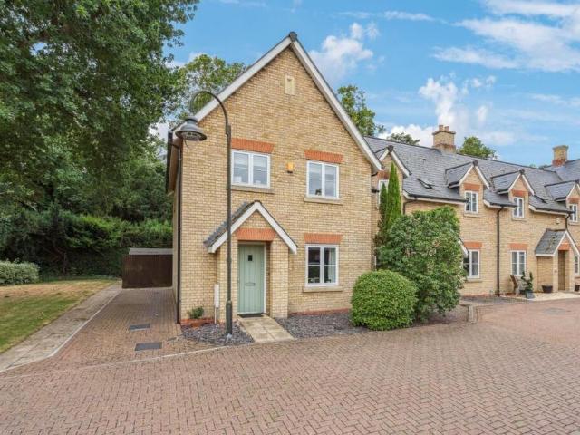 3 bedroom end of terrace house to rent