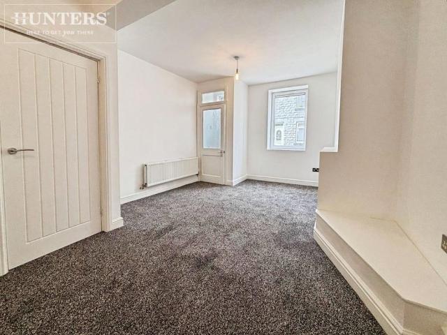 3 bedroom end of terrace house to rent