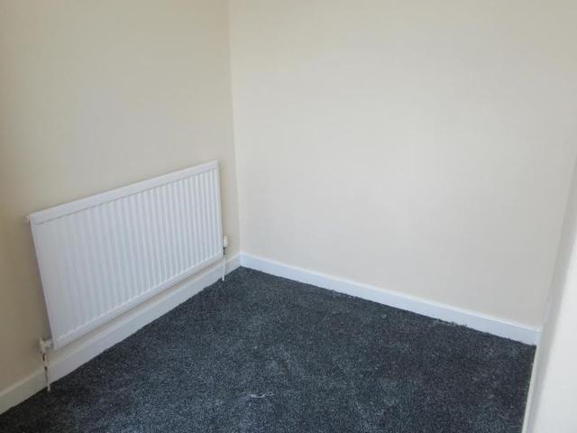 3 bedroom end of terrace house to rent