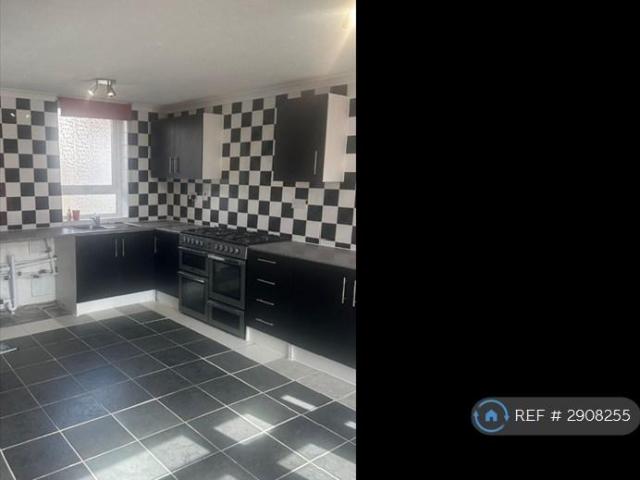 3 bedroom end of terrace house to rent