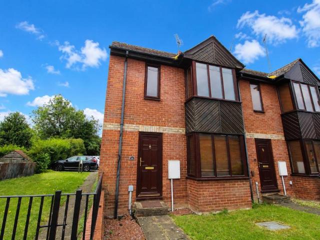 3 bedroom end of terrace house to rent