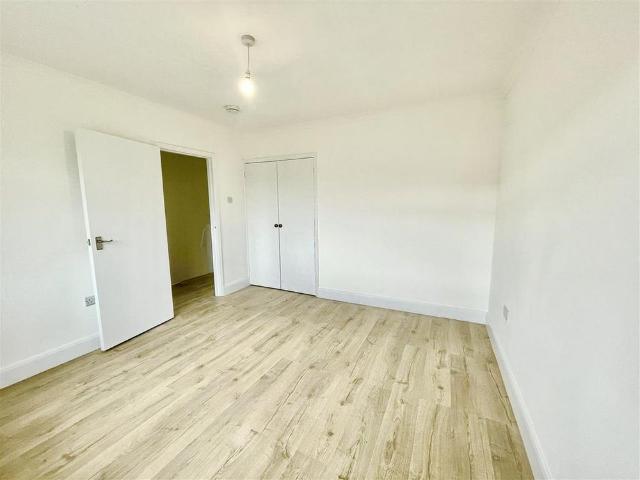 3 bedroom end of terrace house to rent