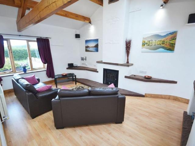 3 bedroom end of terrace house to rent