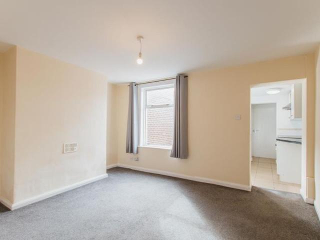 3 bedroom end of terrace house to rent