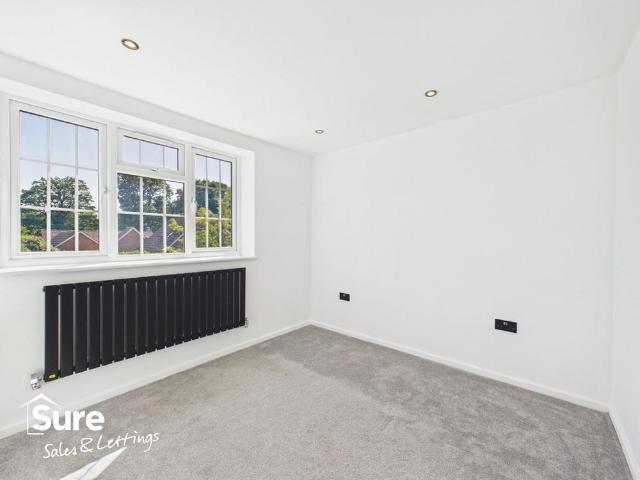 3 bedroom end of terrace house to rent